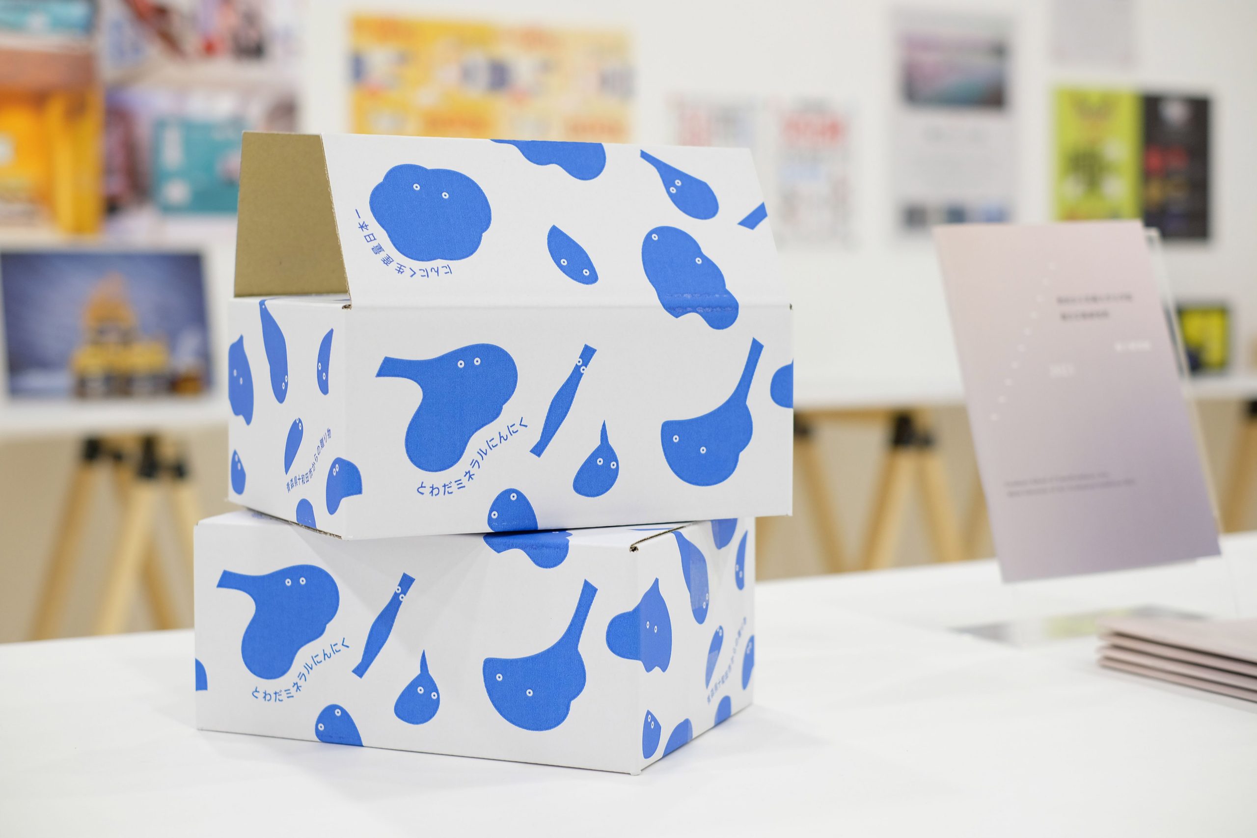 輸送用ダンボール箱｜とわだミネラルにんにく｜パッケージ - JItoZU 字と図[編集者+デザイナー]デザイン事務所